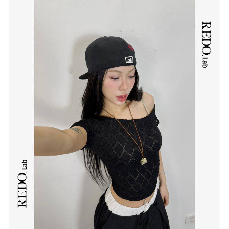 REDO.Lab - ÁO THUN LỆCH VAI ÔM BODY HOẠ TIẾT KẺ Ô DÁNG CROP MỎNG NHẸ ...