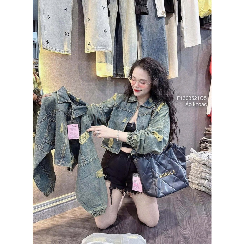 Áo khoác jean croptop rách lai siu sành địu! | Shopee Việt Nam