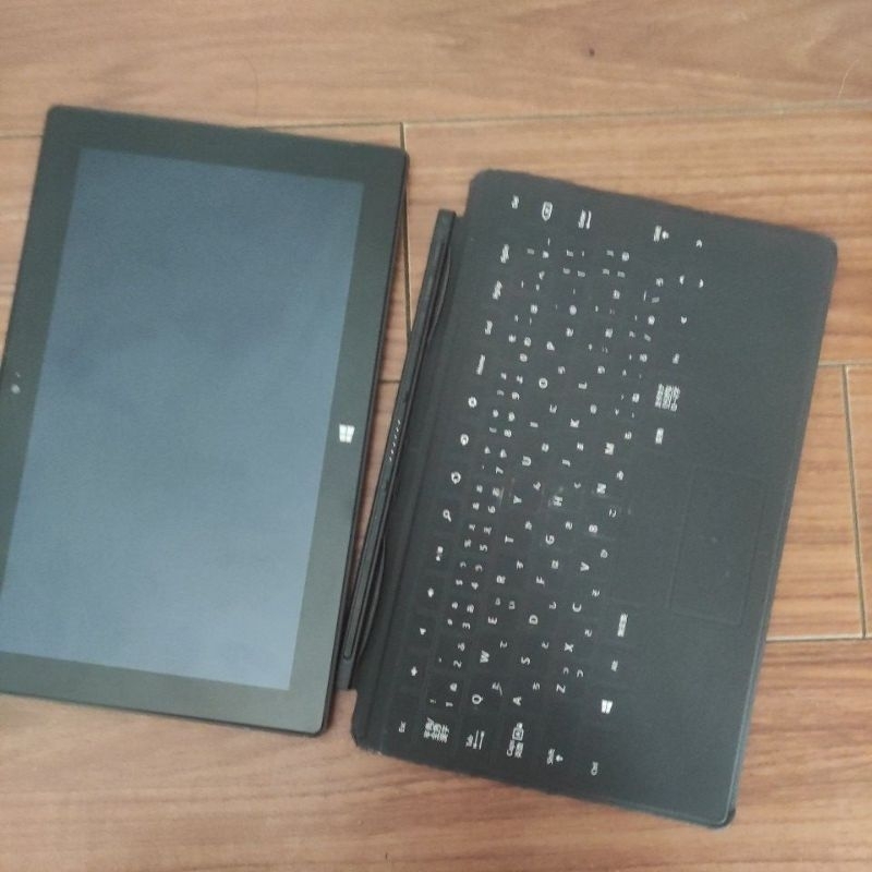 Xác máy tính bảng Surface RT 32GB tặng kèm phím cảm ứng cũ và đoạn dây sạc | Shopee Việt Nam