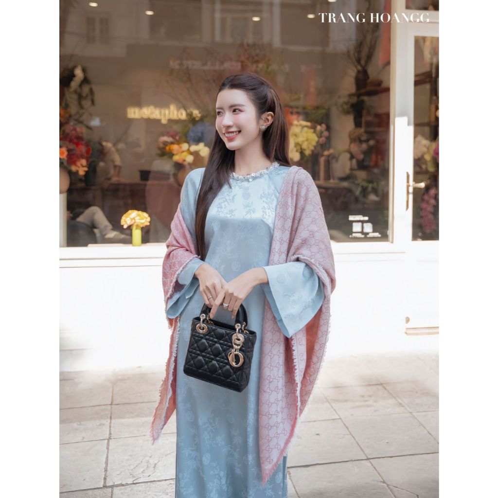 Áo dài cách tân cổ tròn Lily lụa gấm cao cấp đính kết kimsa | Shopee ...