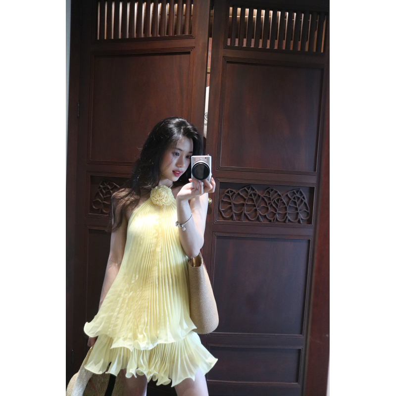 Yenny Set - Set váy tiểu thư xếp ly tơ óng cổ yếm phối hoa | Shopee ...