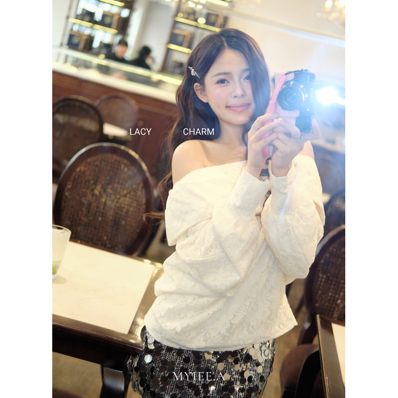 |MYIEE.A|𝐋𝐀𝐂𝐘 𝐂𝐇𝐀𝐑𝐌-áo trễ vai ren be | Shopee Việt Nam