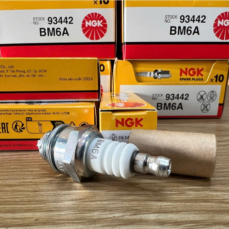 [NGK BM6A JAPAN] Bugi 2 thì máy cắt cỏ,máy cưa NGk BM6A | Shopee Việt Nam