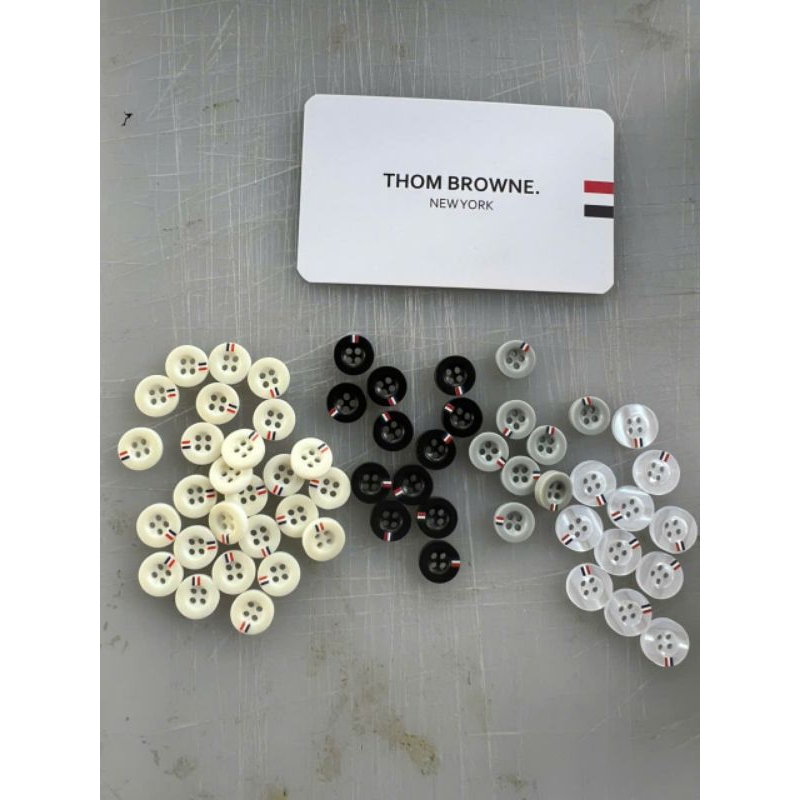 Nút (cúc) áo Thom B 4 màu | Shopee Việt Nam