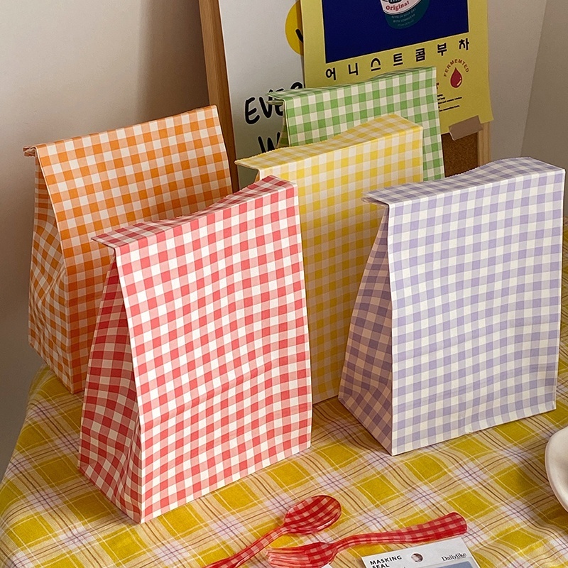Combo 10 Túi Giấy Caro Tặng Kèm Sticker Hình ngẫu nhiên Size 22 x 15 x ...