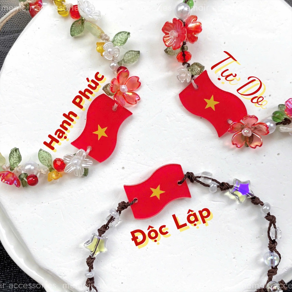 Độc lập - Tự do - Hạnh phúc / Vòng tay yêu nước cờ Việt Nam | Shopee ...