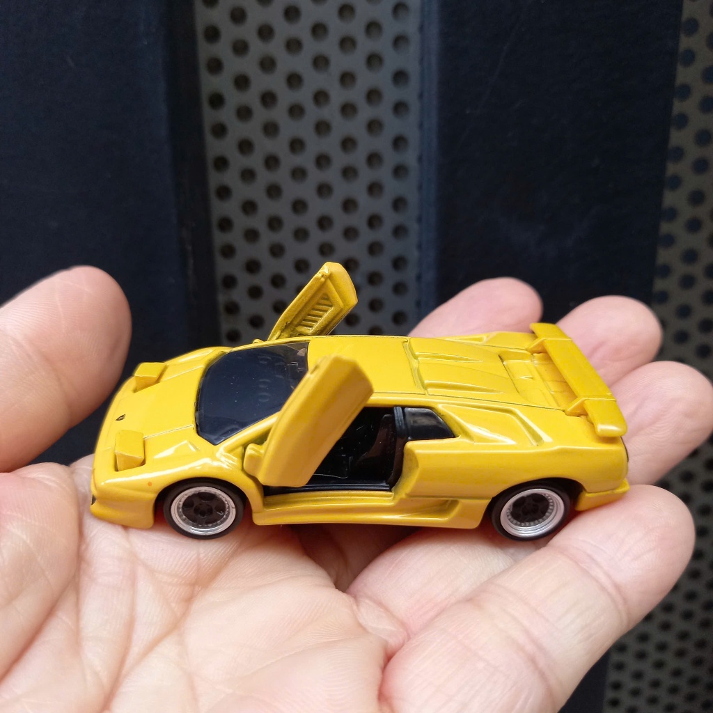 Đồ chơi mô hình xe tomica premium không hộp, Lambor Diablo SV (vàng ...