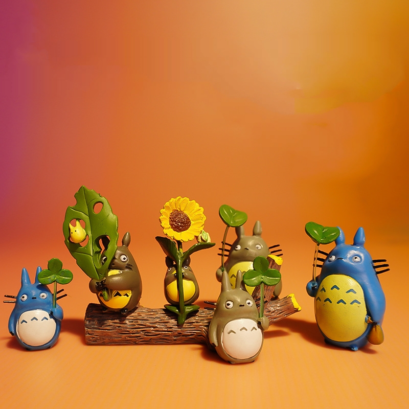 Mô hình Chu Totoro cầm cỏ Clover ba lá cho các bạn trang trí tiểu cảnh ...