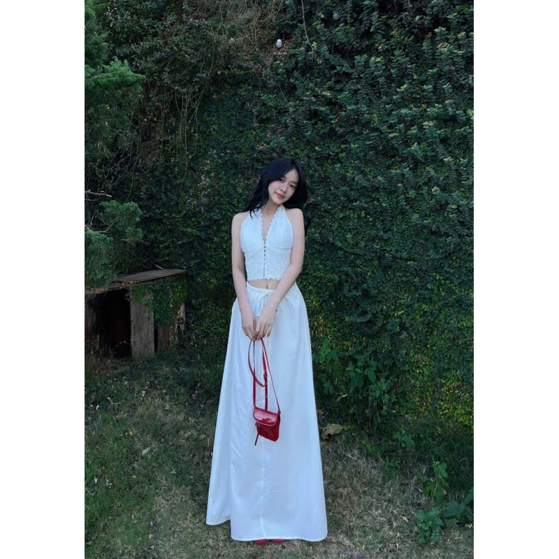 Set áo xô thêu hoa trắng cổ yếm phối chân váy trắng maxi đi du lịch ...