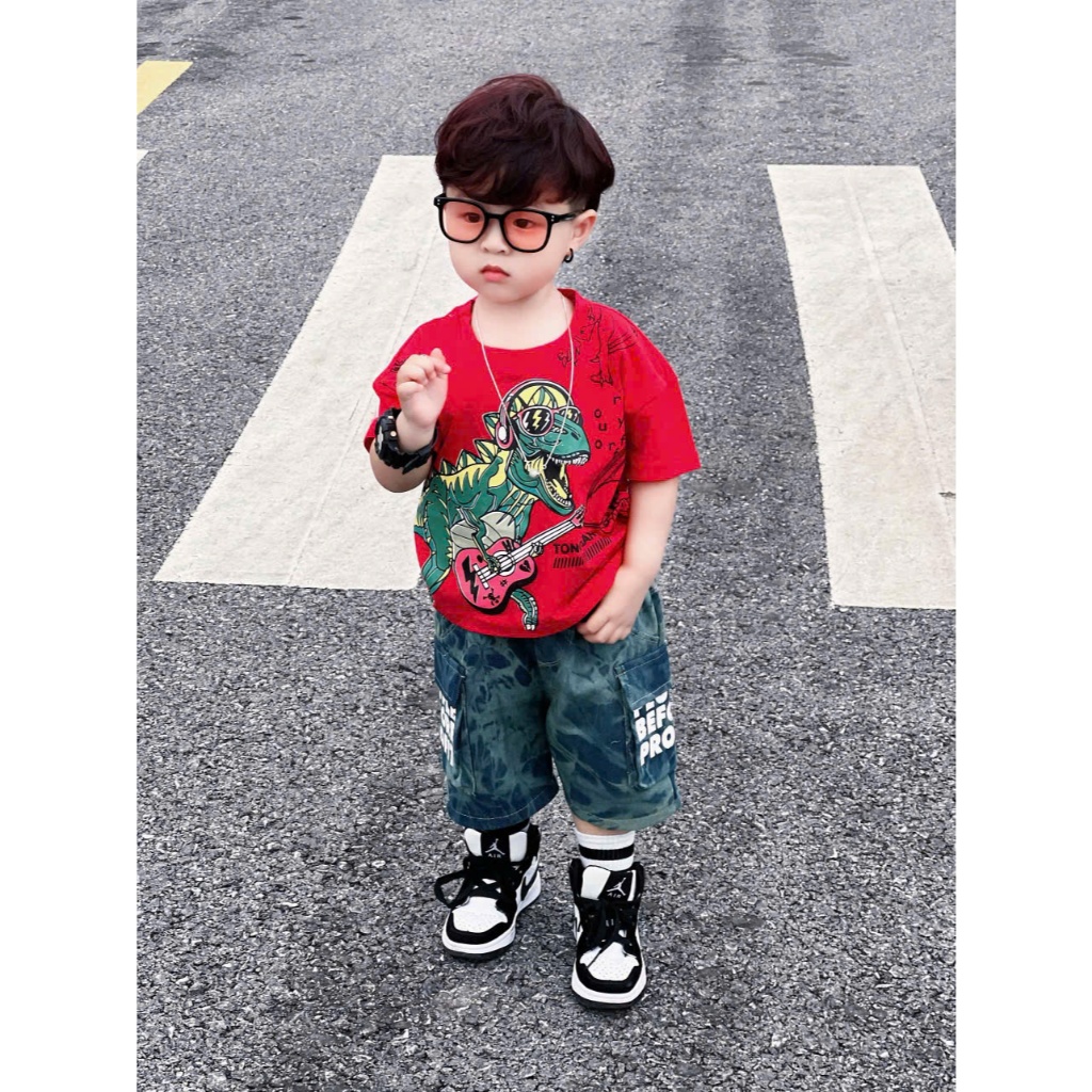 Bộ áo thun in hình khủng long kèm quần jean loang túi hộp chất mềm cho ...