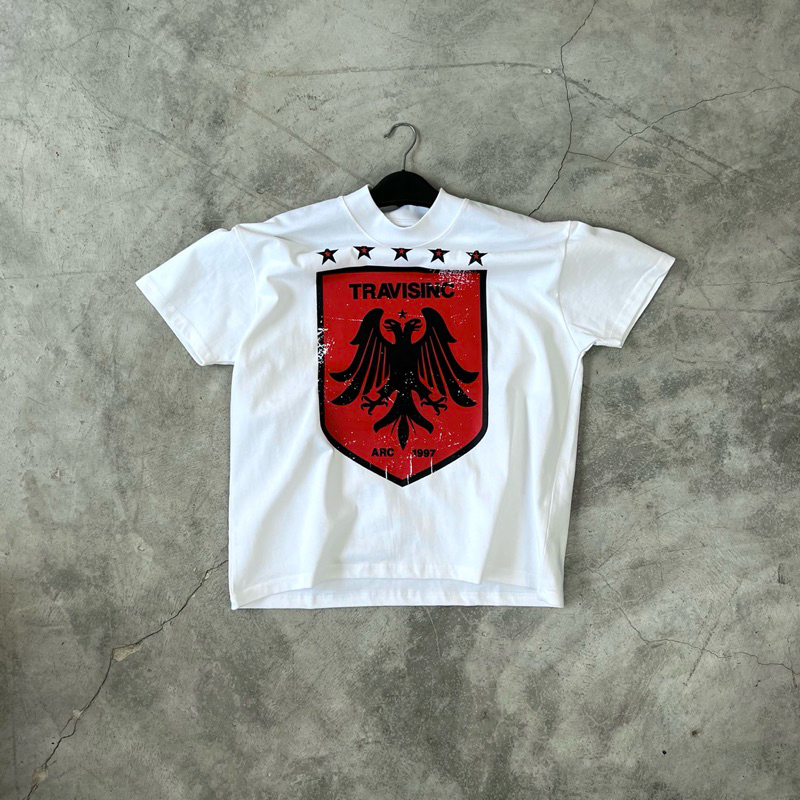 Travis Royal Badge Boxy T-Shirt / White | Shopee Việt Nam