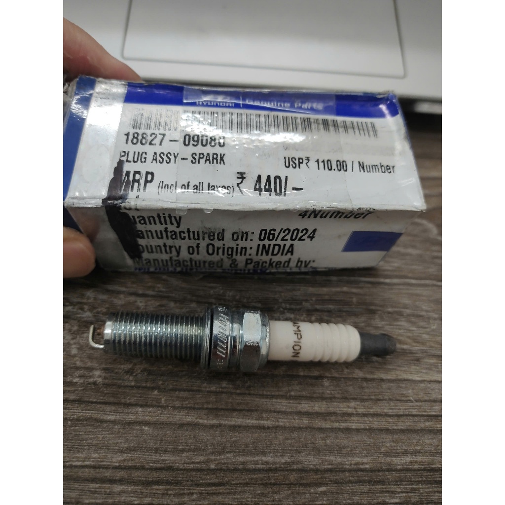 Bugi i10, Kia mornring đầu tù chính hãng Hyundai mã 1882709080 | Shopee ...
