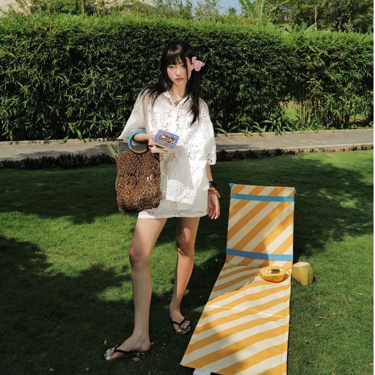 Kuchimachic - (Solea Set] Set áo sơ mi hoa trắng kèm chân váy chữ A ...