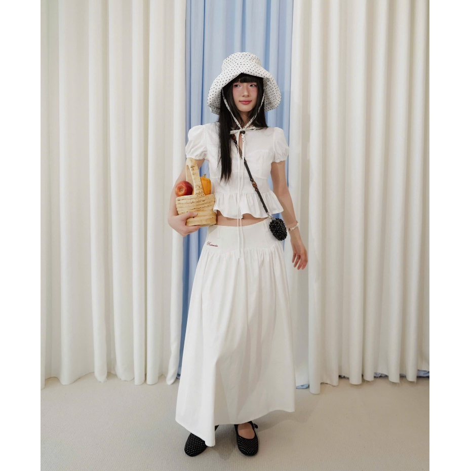 Kuchimachic - [ Cloudy Set] Chân váy trắng dáng dài và áo sơ mi croptop ...