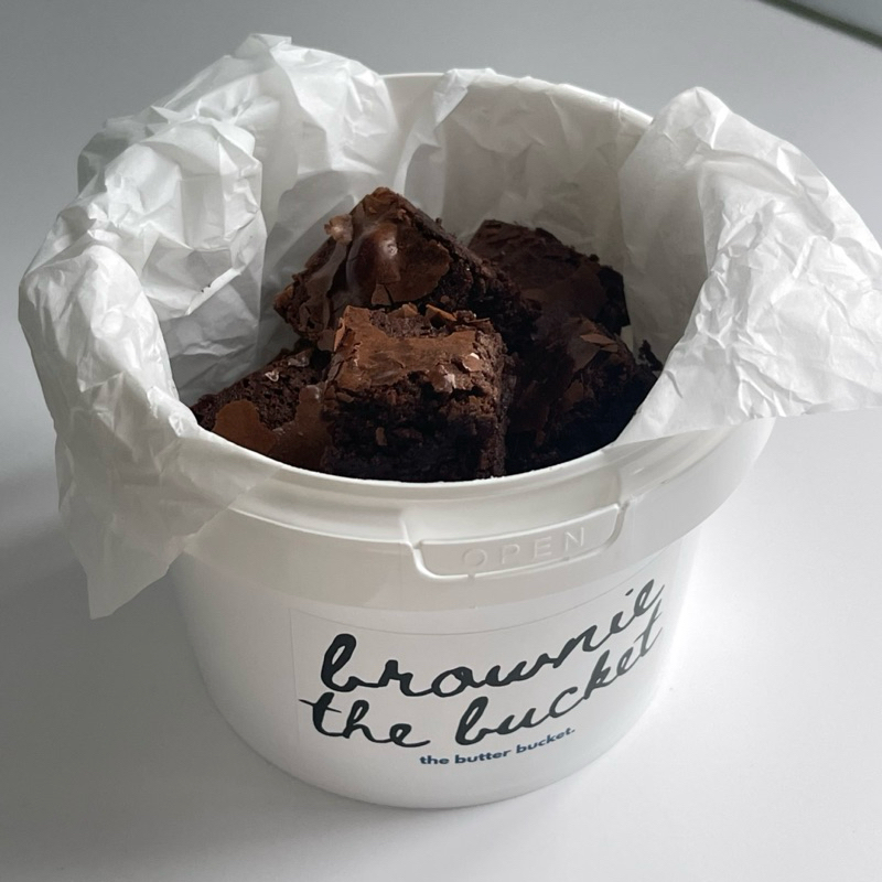 Bánh Fudgy Brownie đường nâu đậm đặc ngọt vừa xô nhỡ - the butter ...