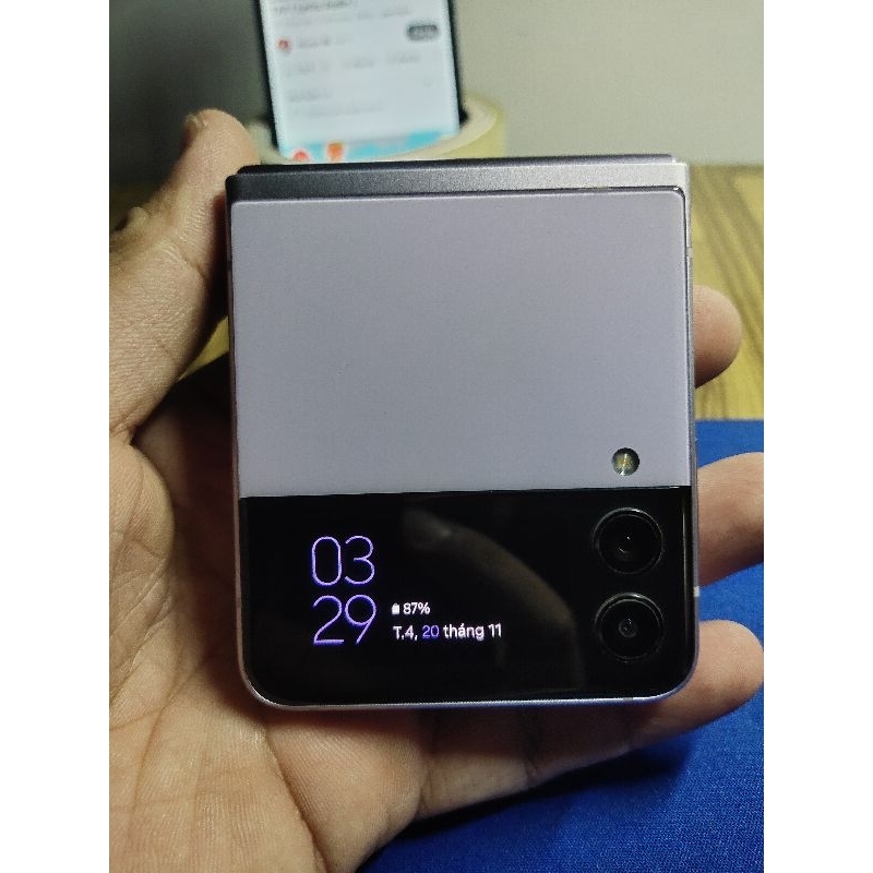Cụm điện thoại Samsung Zlip 3, còn màn ngoài, hư màn trong, vỏ đẹp ...