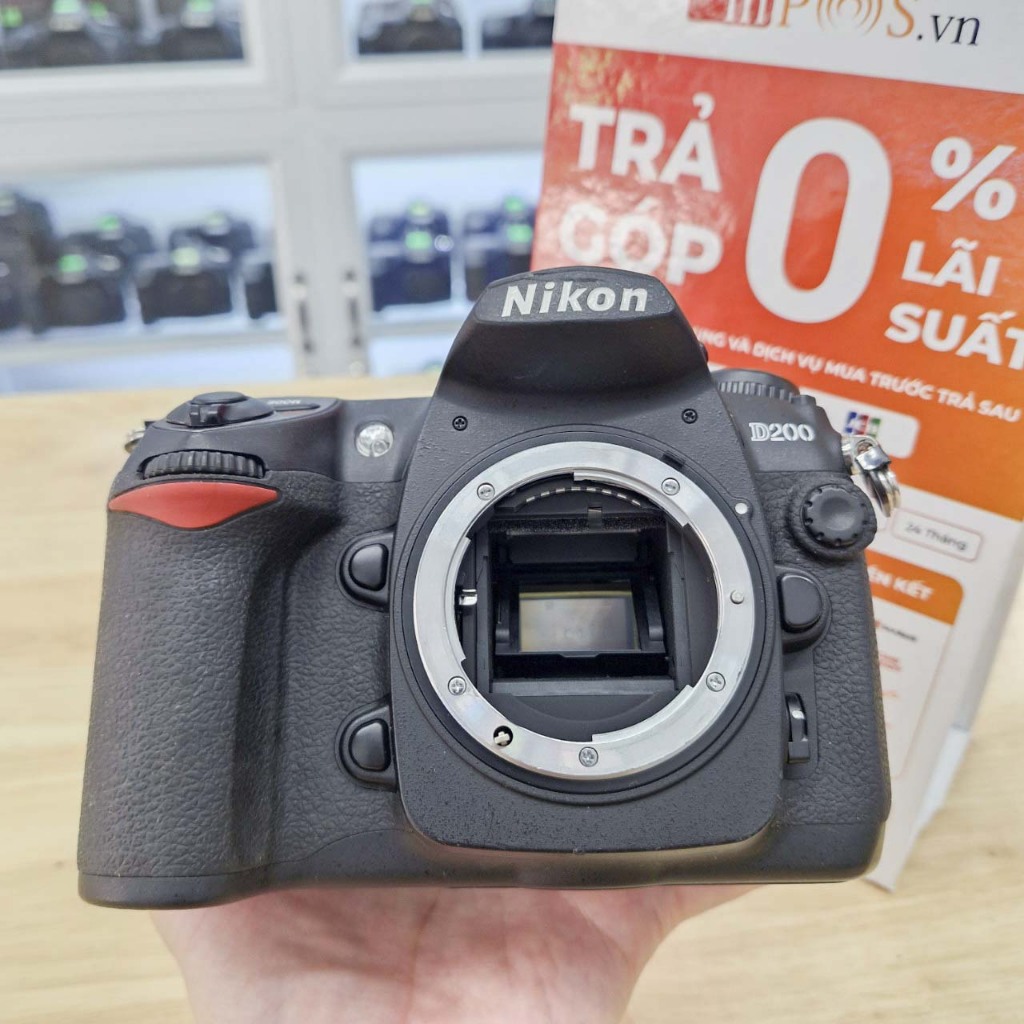 Máy Ảnh Nikon D200 ĐẸP, CẢM BIẾN CCD CHO RA MÀU ẢNH Vinatge Rất đẹp. Ống kính 18 55 AFs, lấy nét ...