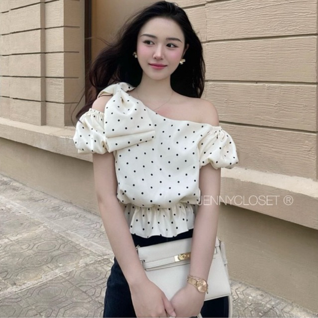 JENNYCLOSET ®”ELENA TOP”•Áo lệch vai tay ngắn bồng phối nơ bản to dáng ...