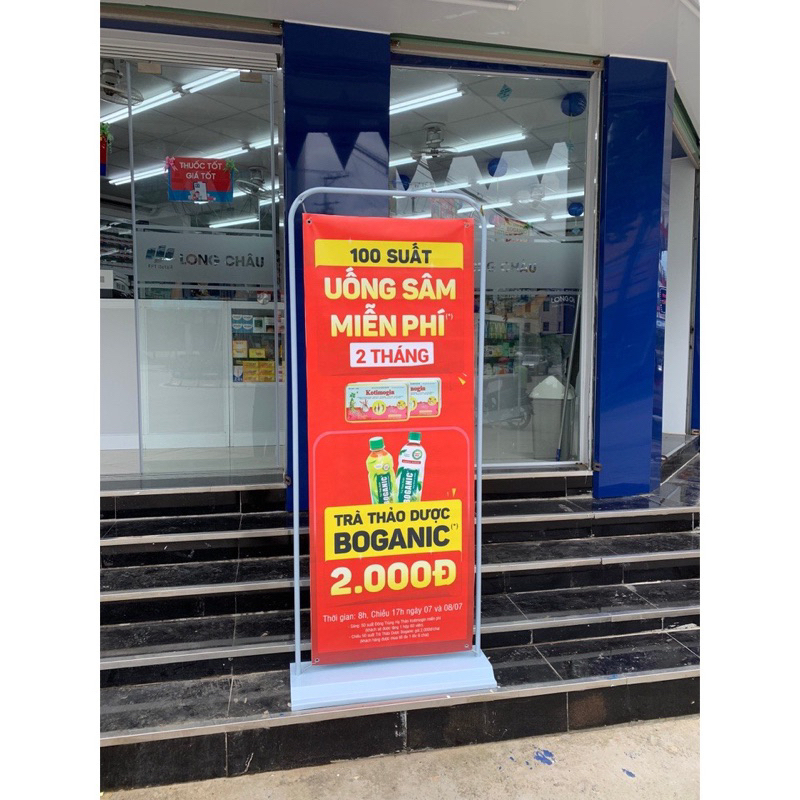 Standee kiểu cửa đế sắt và đế nhựa đổ nước để ngoài trời, khung treo hình ảnh quảng cáo, 2 KT ...