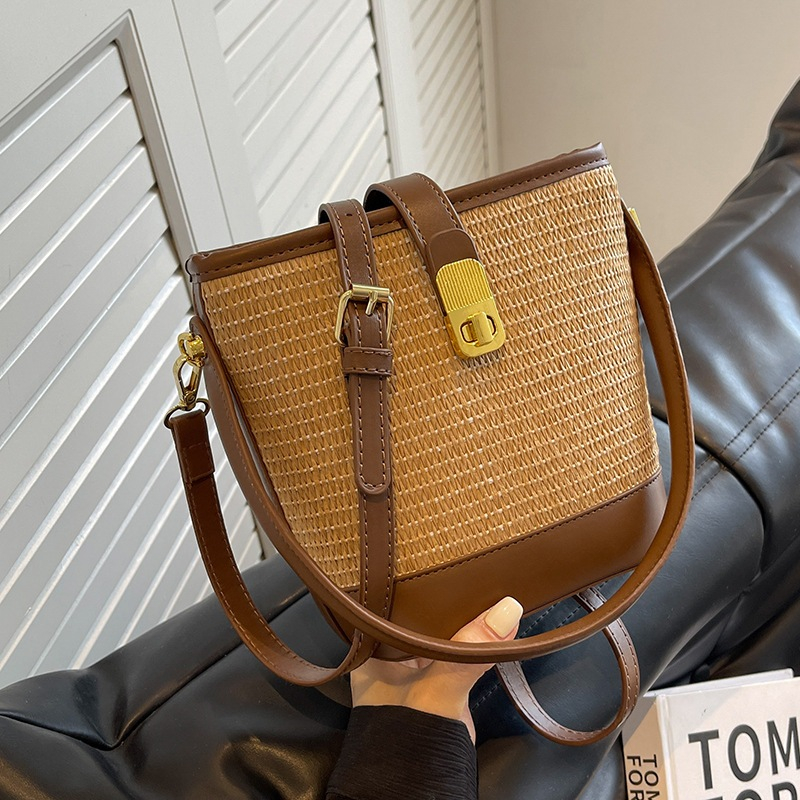 Túi Poly Bucket viền đế da - Khóa xoay (New 2025) | Shopee Việt Nam
