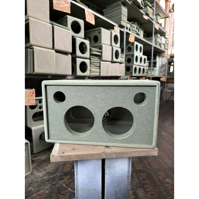 Vỏ box loa di động, loa bluetooth kiểu dáng marshall, kích thước 35x20x20 khoét sẵn 2 lỗ bass ...