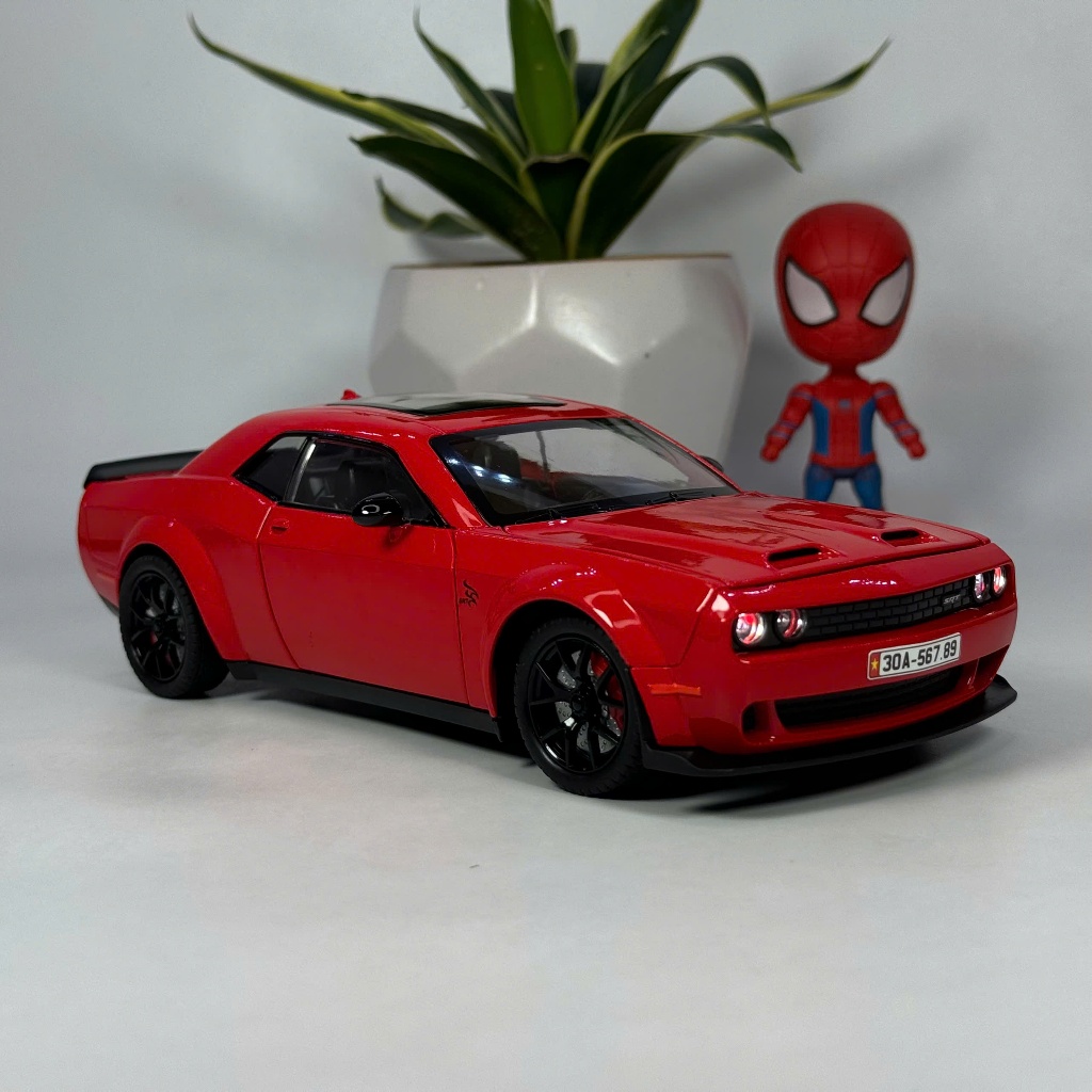 Mô hình xe Dodge Challenger Hellcat tỷ lệ 1:24 bằng kim loại có đèn ...