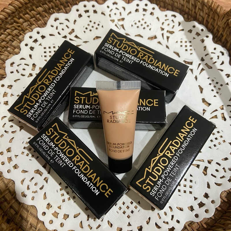 Kem nền M.A.C Studio Radiance Serum-Powered Foundation | Shopee Việt Nam