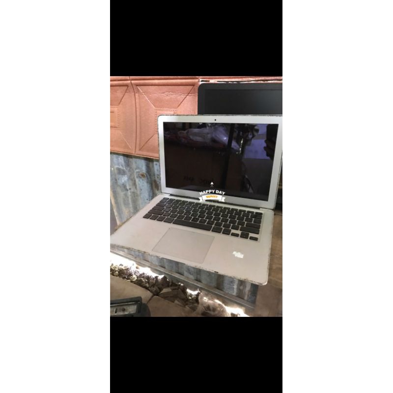 Mác búc E 2010 cũ chết chip đồ họa bán xác cho thợ lấy màn hình, pin ...