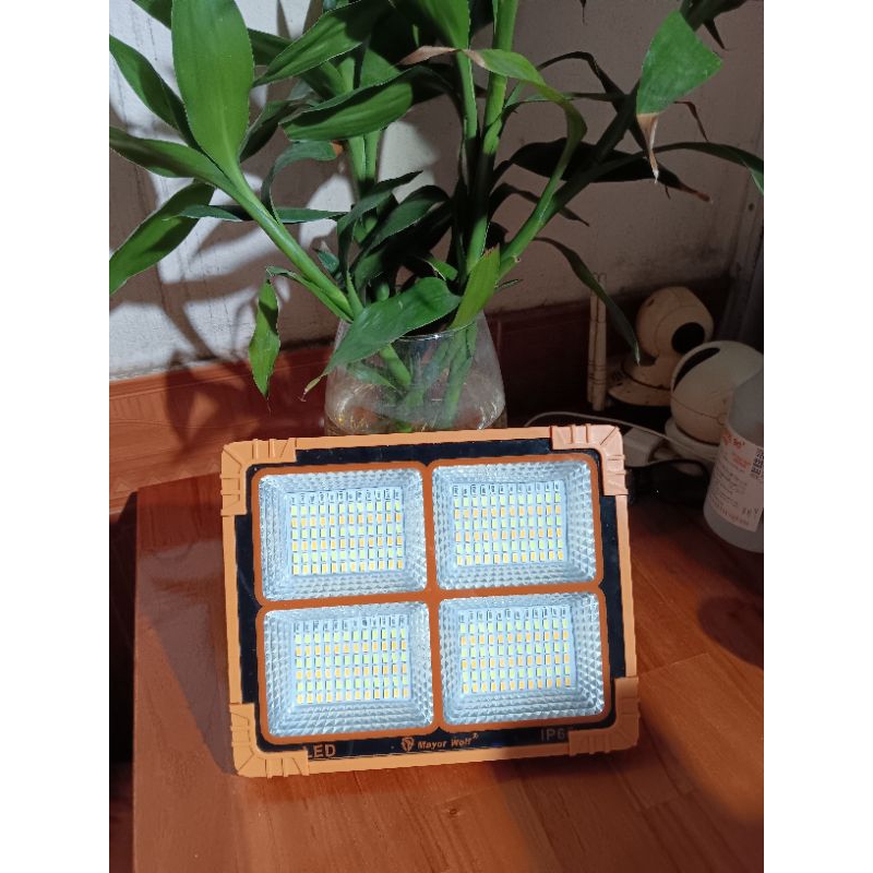 Đèn năng lượng mặt trời xách tay 200w chính hãng Mayor Wolf | Shopee ...