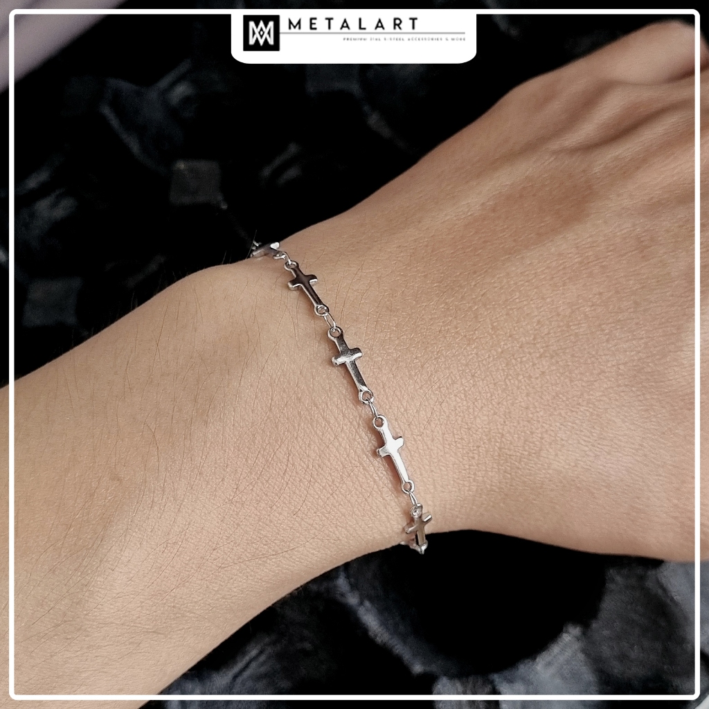 LẮC TAY THÁNH GIÁ NHỎ / MINI CROSS BRACELET | Shopee Việt Nam