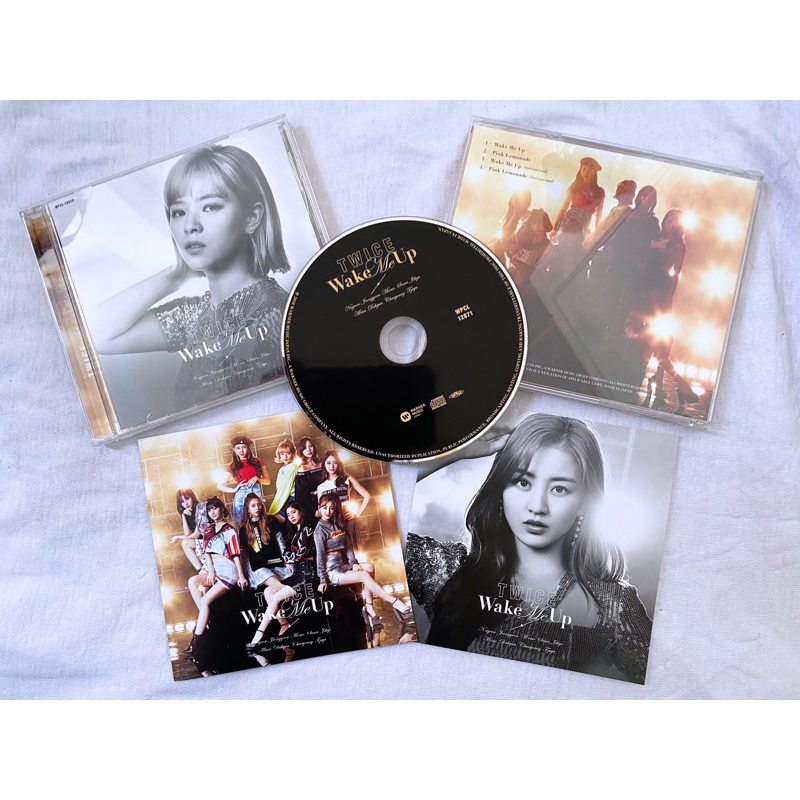 Twice Japan mini album wake me up đã khui seal, đầy đủ đồ như hình gồm Cd kèm Mini booklet ...
