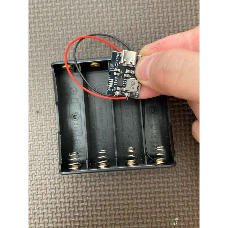 Sạc 4 pin 18650 kèm khay | Shopee Việt Nam
