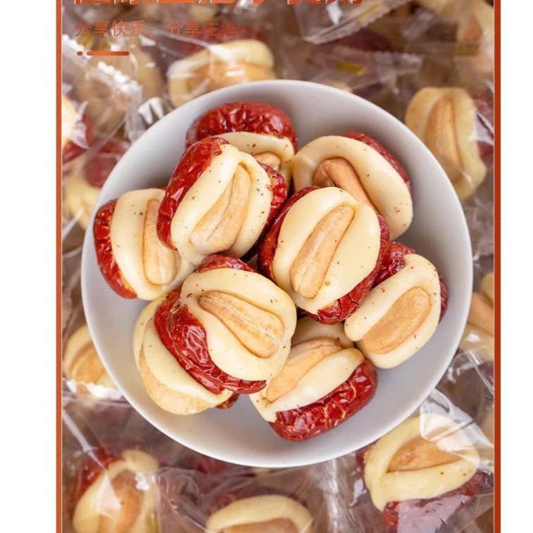 Táo Đỏ Kẹp Sữa Lạc Đà Và Hạt Điều Tân Cương PaoFu Thơm Ngon Mềm Dẻo Hộp ...