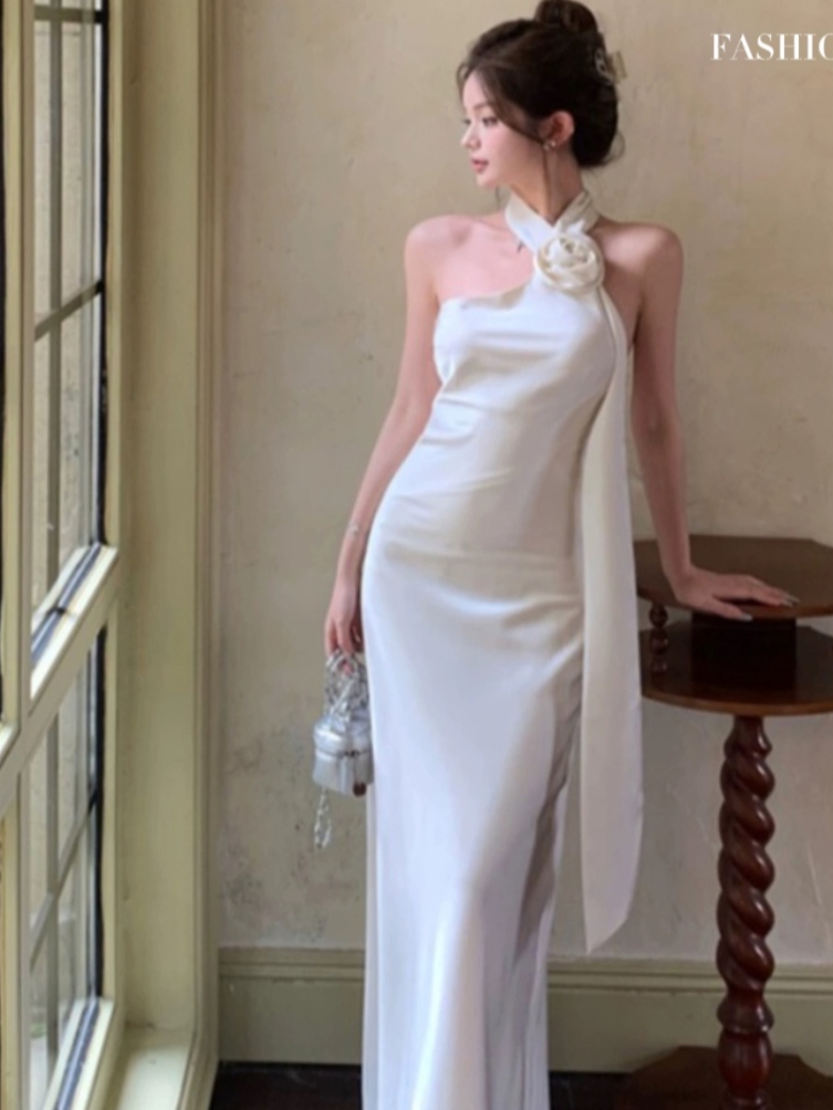 Đầm Lụa Cổ Yếm Gắn Hoa Hở Lưng Dáng Dài Sang Chảnh Thiết Kế Cao Cấp dự tiệc Queenie Luxe ...