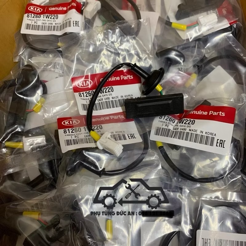 Công tắc mở cốp sau cho xe Morning, i10, Accent, Rio kèm giắc cắm mã ...