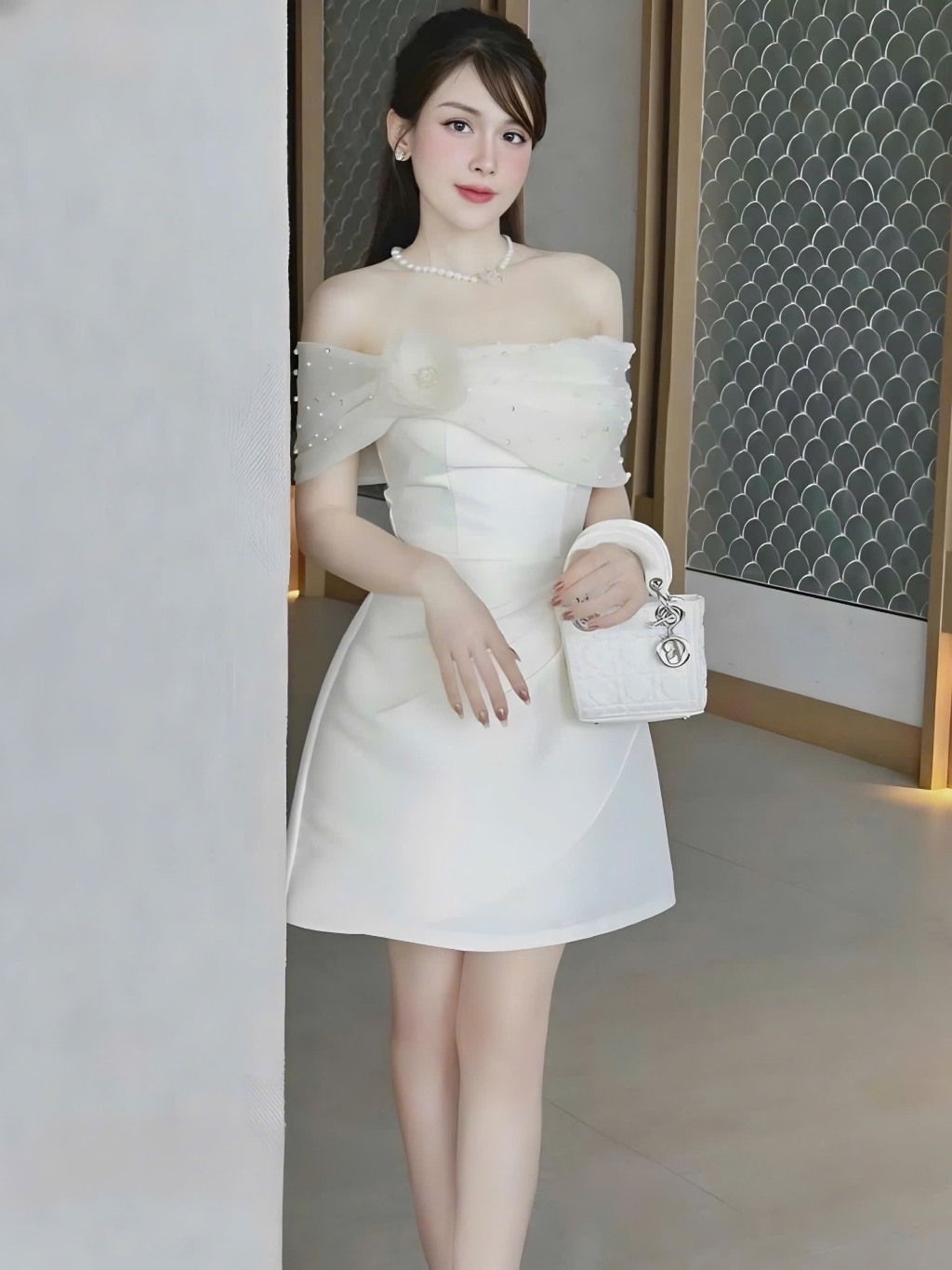 đầm chữ A trễ vai hai màu đầm trắng đen kiểu đầm dự tiệc xếp ly đính ngọc kèm hoa cái hàng thiết ...