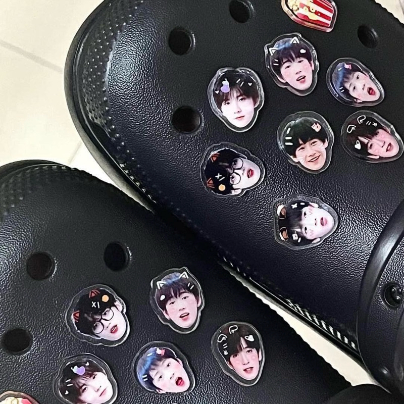 Sticker Charm dép crocs in ảnh theo yêu cầu | Shopee Việt Nam