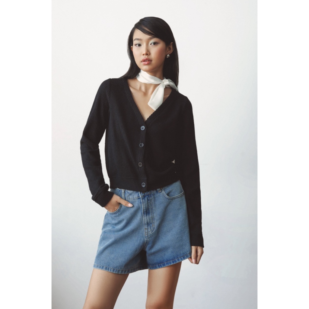 LIBÉ WORKSHOP - Áo cardigan cổ V thun len màu đen | Shopee Việt Nam