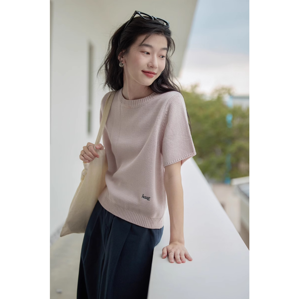 Moriirose - Áo len dệt dáng lửng thêu chữ màu hồng pastel Siena crop ...