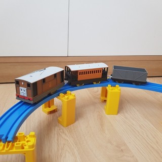 Takara Tomy Plarail Thomas & Friends TS-11 Toby | Shopee Việt Nam