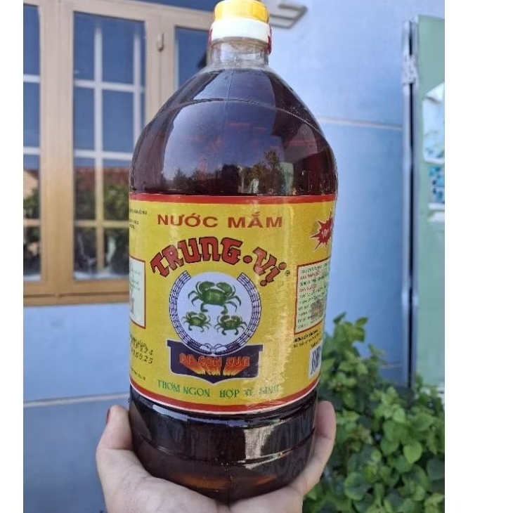 2chai nước mắm trung vị 3 con cua chai 1.8ml đậm đặc thơm ngon đúng vi ...