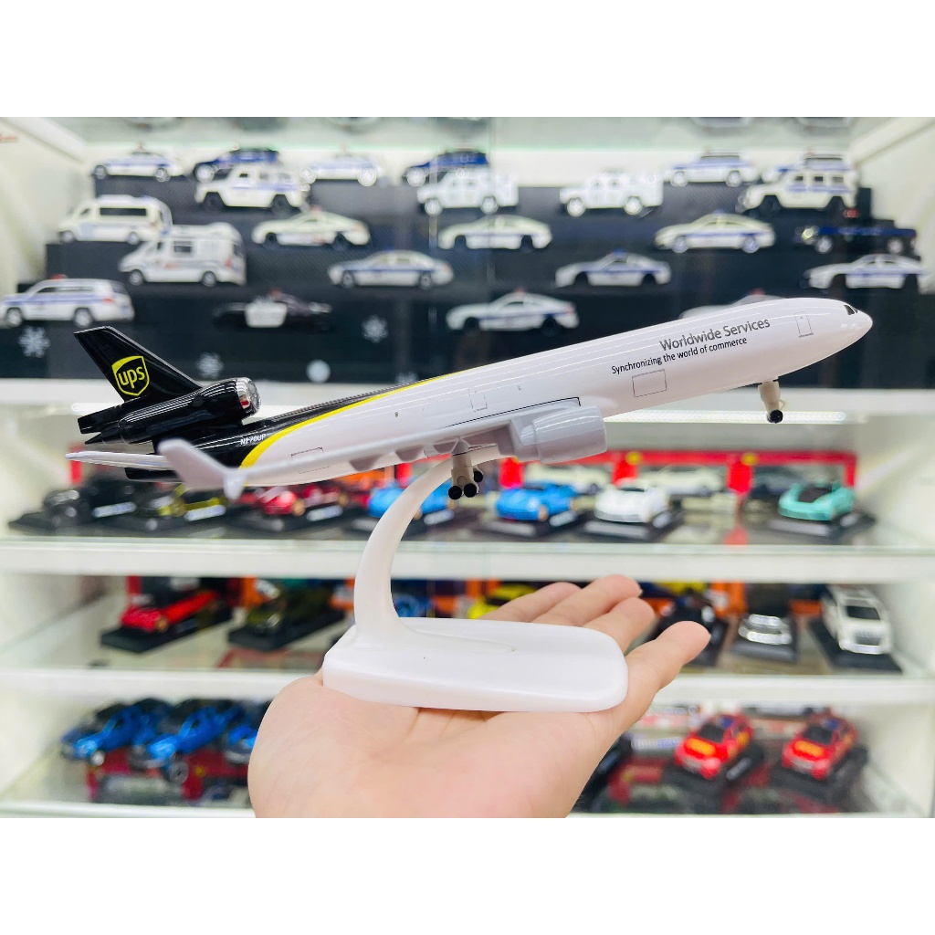 Mô hình máy bay UPS MD-11 có bánh xe kích thước 20cm MB20127 | Shopee ...