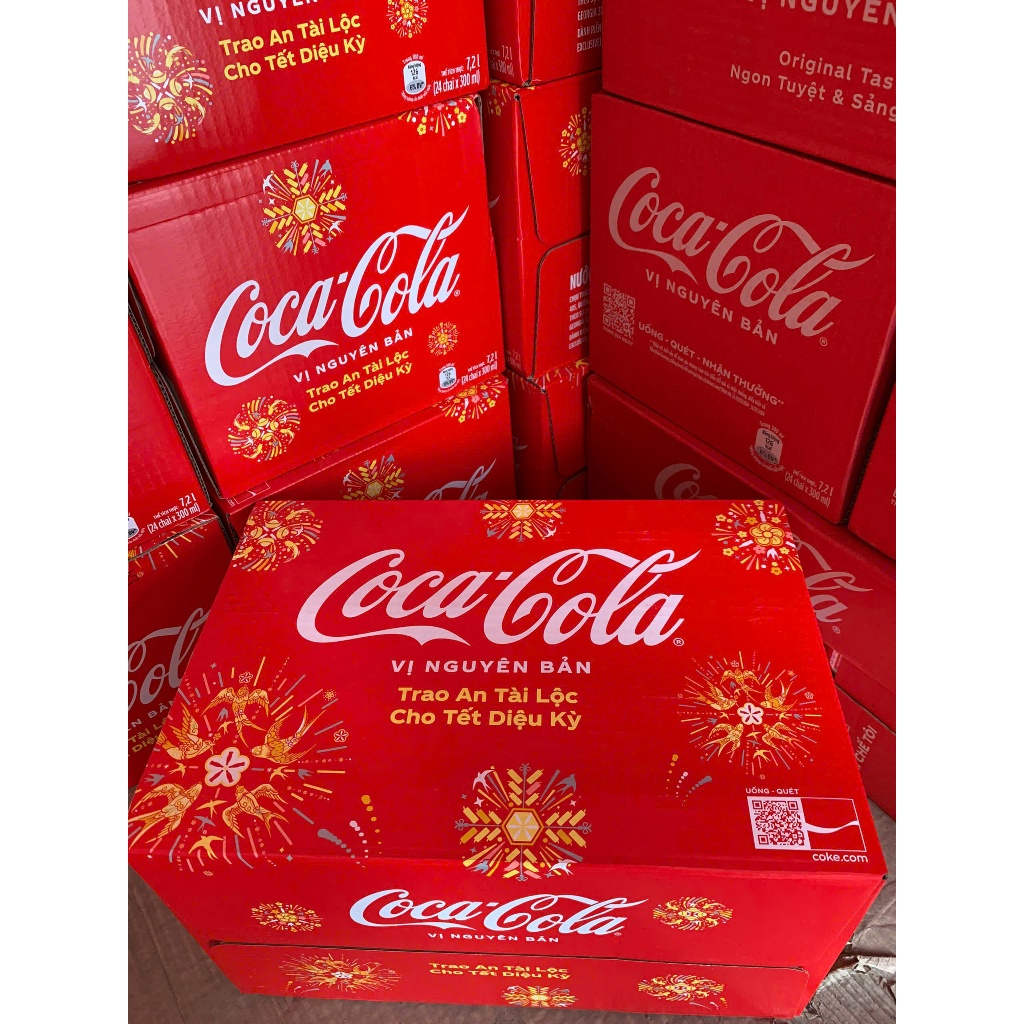 THÙNG 24 Chai Nước Ngọt Giải Khát Có Ga Coca-Cola 300ml/Chai ( BAO BÌ XUÂN 2025 DATE XA) vừa ...
