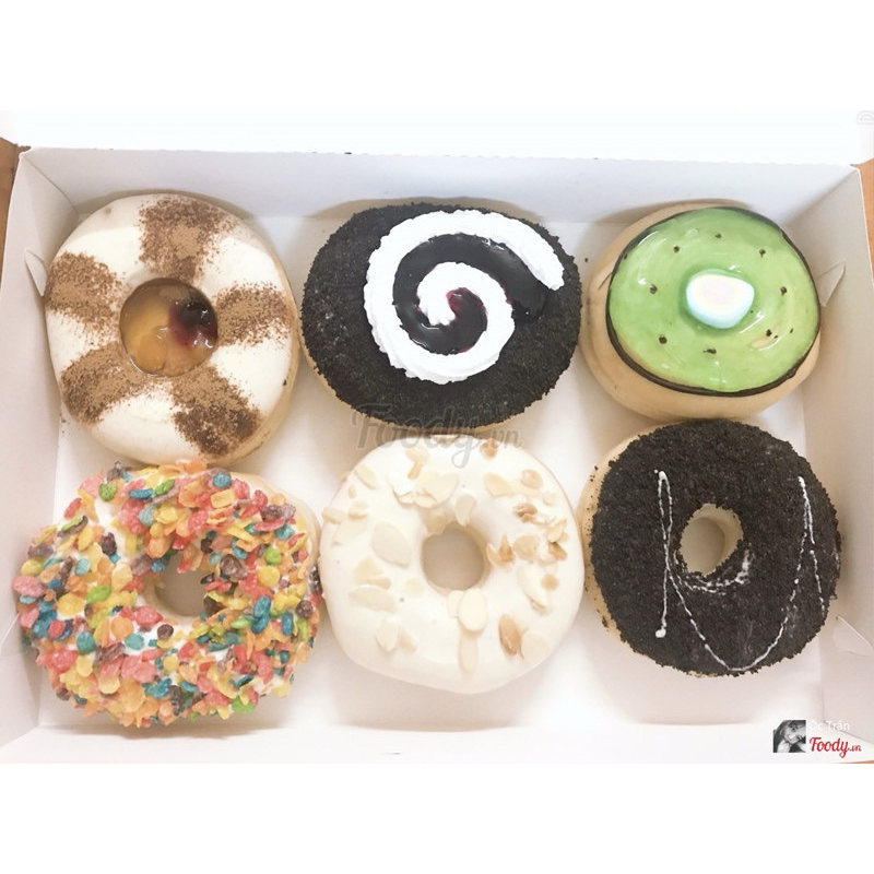 Bánh donuts socola black , socola trắng , socola coffee | Shopee Việt Nam