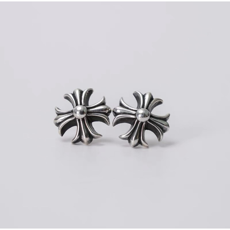 Khuyên Tai PLUS STUD ( Size M ) | Shopee Việt Nam