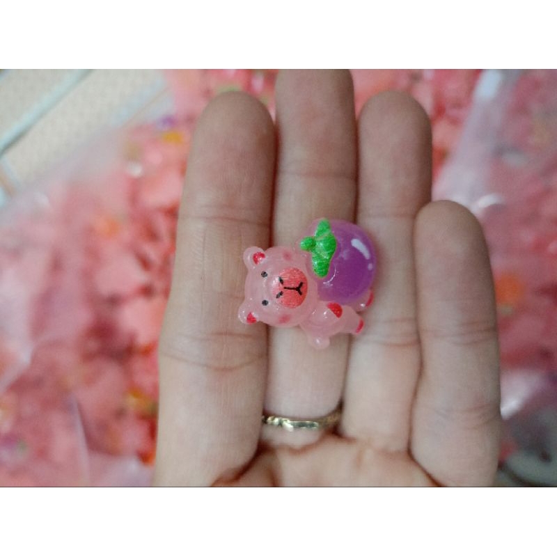 charm capy hồng ôm trái cây (giao mẫu ngẫu nhiên) | Shopee Việt Nam