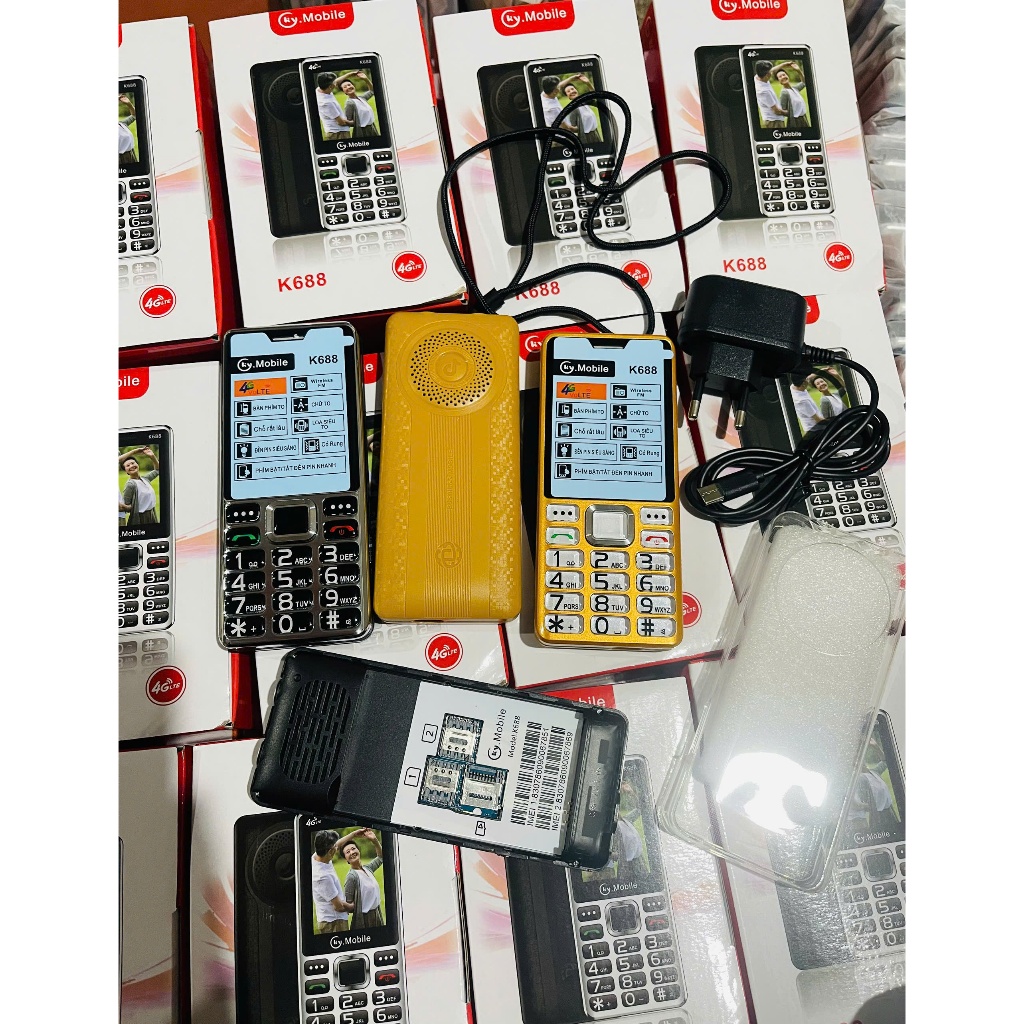 Điện thoại bàn phím K688 Dành cho Người già cao tuổi Sóng 4G 2sim - Màn 2.2 - Pin 6800mah ...
