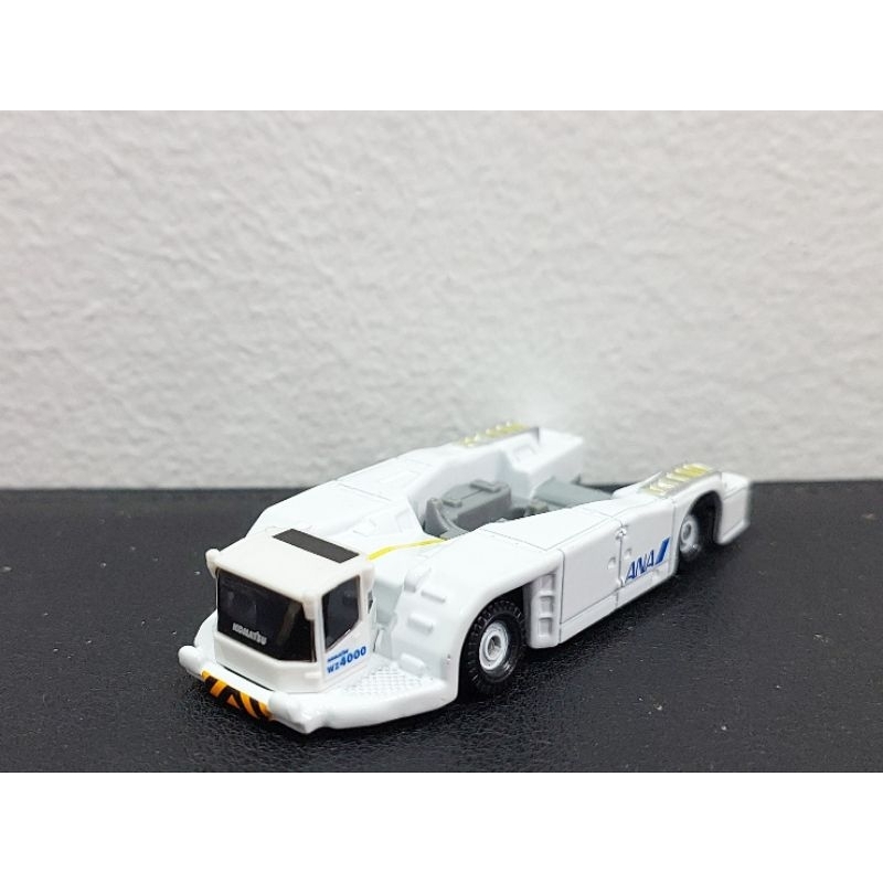 Xe mô hình Tomica Komatsu TOWBARLESS TRACTOR WZ4000 ANA - Made in ...