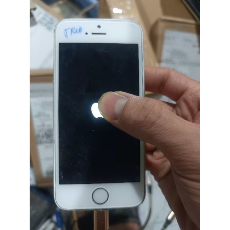 Cụm Ai pôn 5 S 5 thường nguyên cây còn màn bị treo | Shopee Việt Nam