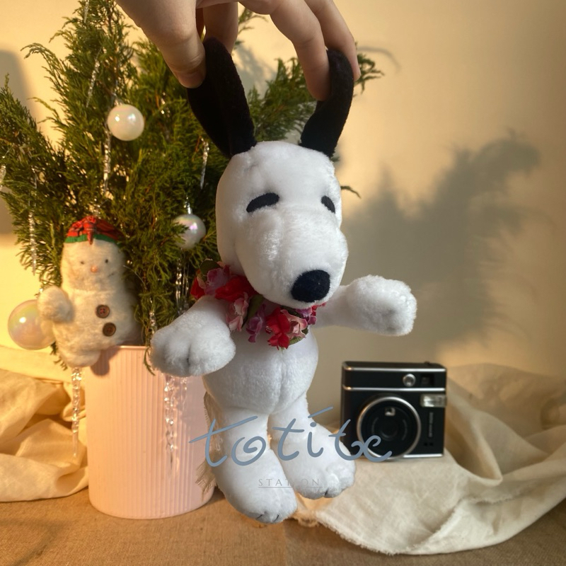 Gấu Snoopy dog đeo vòng hoa - Si nhật Totite Station | Shopee Việt Nam